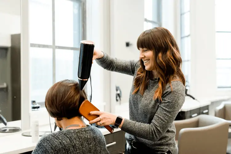 8 Awesome Reasons to Pursue a Career in Cosmetology