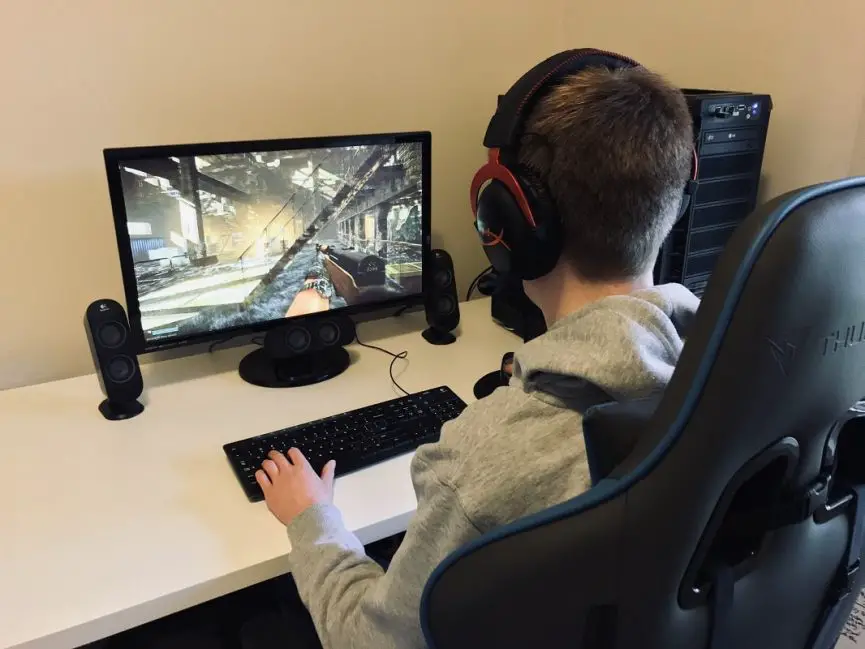 Day In The Life Of Professional eSports Player - Samuel Franklin ...