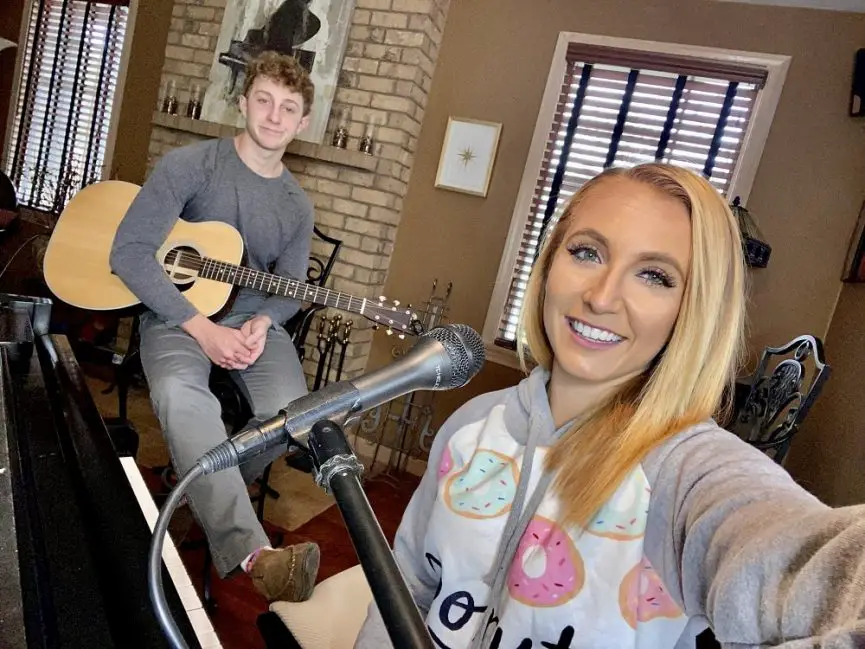 Day In The Life Of Independent Artist - Alissa Musto - OwlGuru.com ...